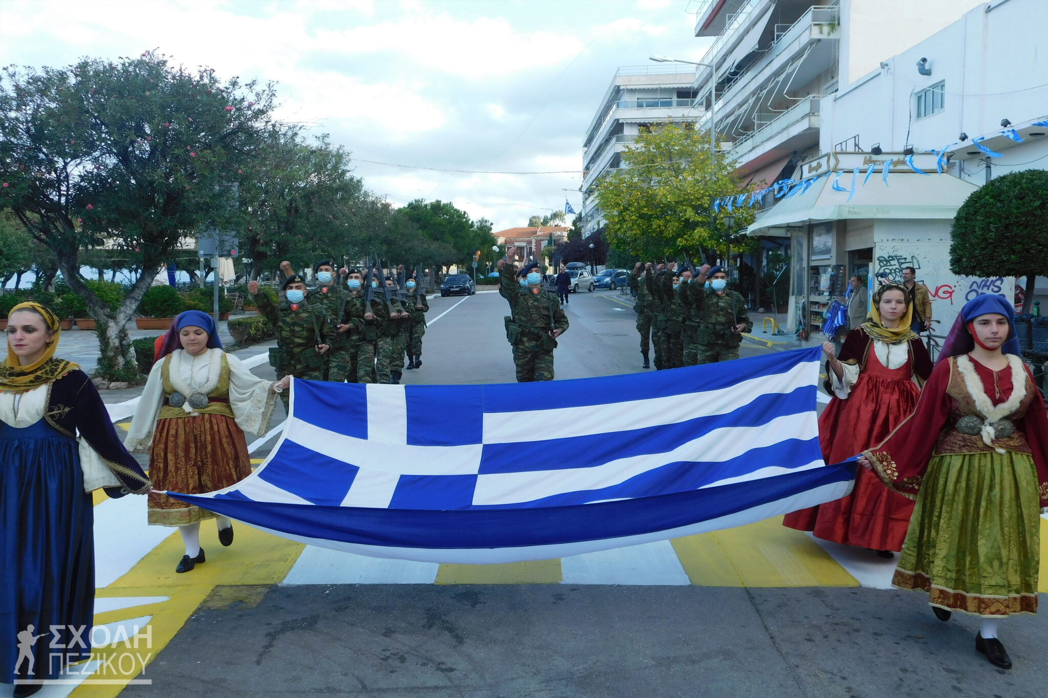 Κατάθεση Στεφάνων και Στρατιωτική Παρέλαση Σχολής Πεζικού την 28η ...